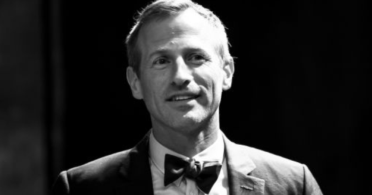 my new plaid pants: Great Moments In Movie Shelves #25