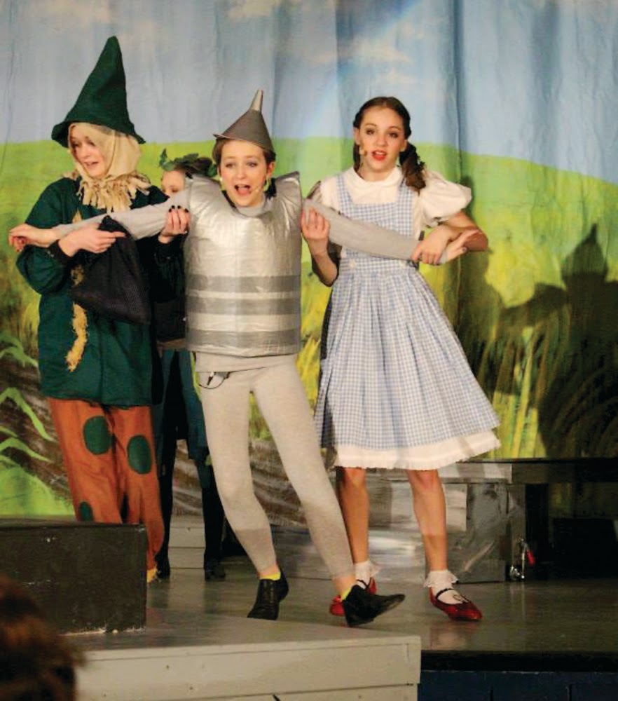 The Windham Eagle: Actors successfully stretch talents in the JSMS ...