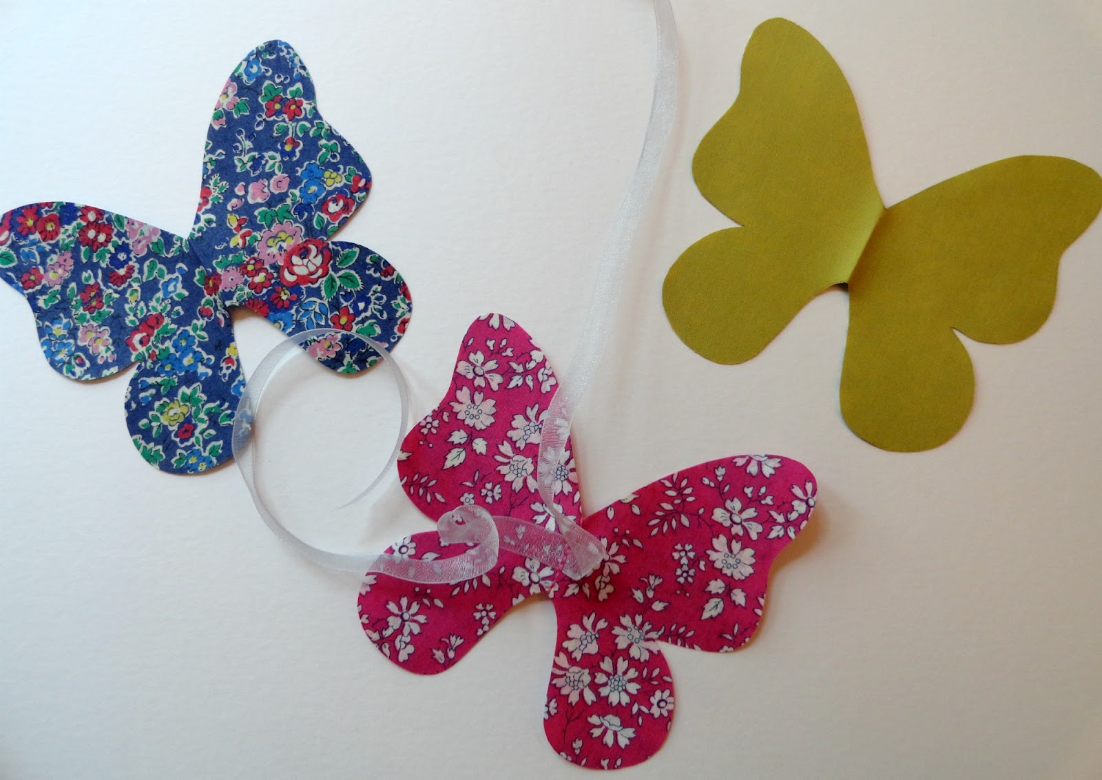 Libertylle: Papillon vole, tuto et patron inside