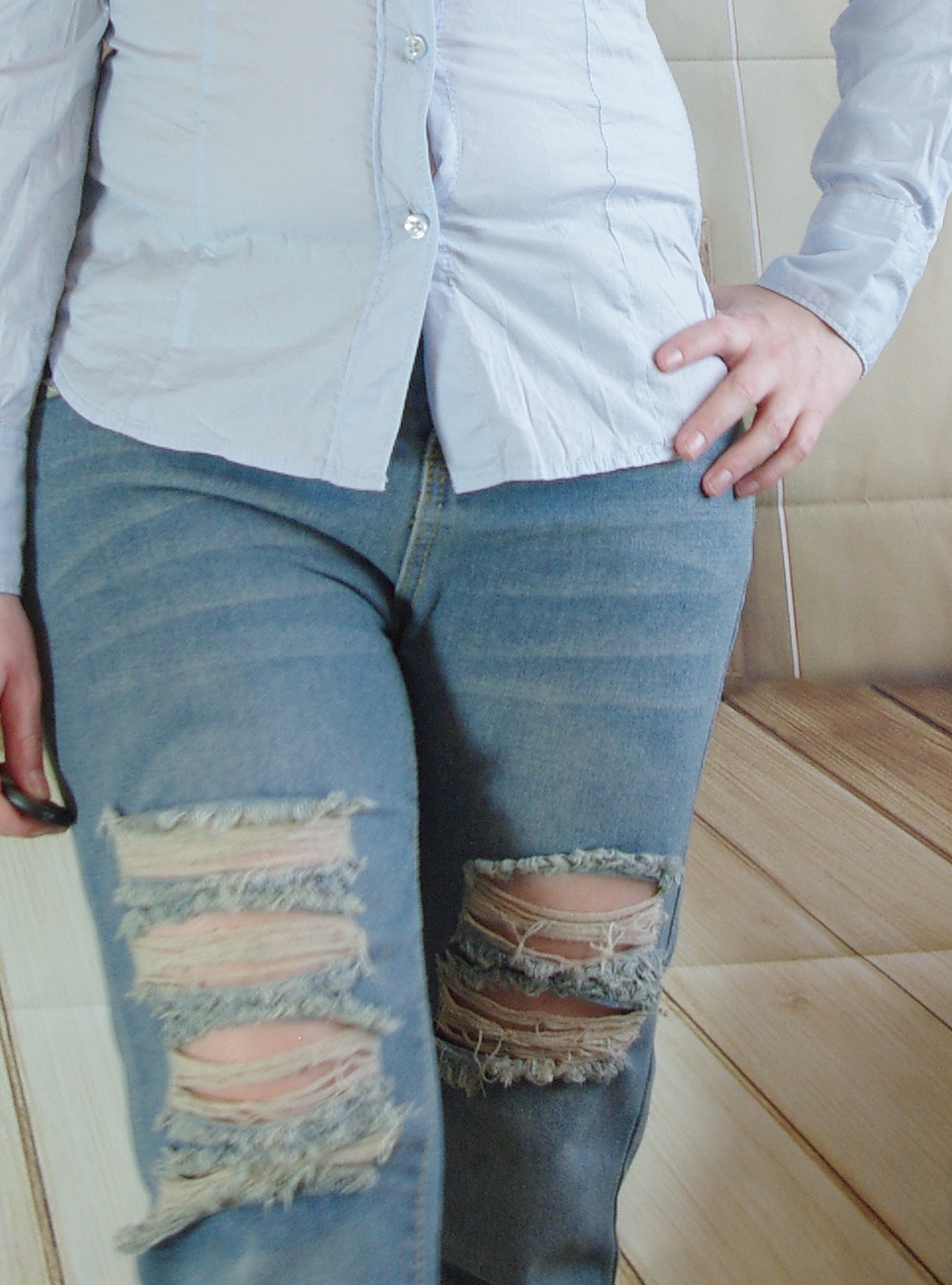 Lucciola: [Fasion] Ripped Boyfried Jeans mit klassischer Bluse