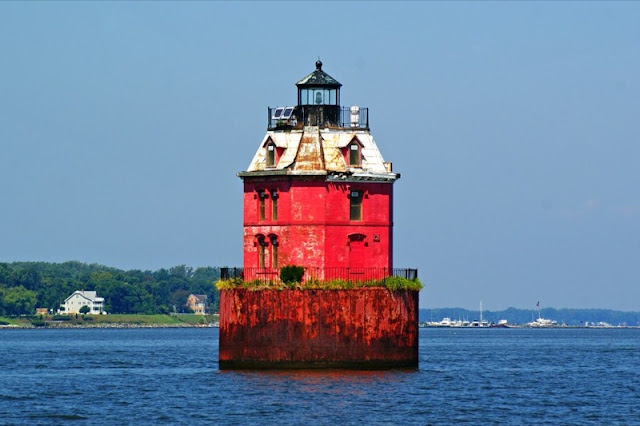 Life in the Slow Lane (The Pearl): July 3 – Baltimore Lighthouses