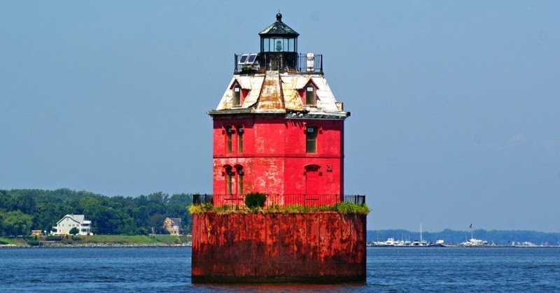 Life in the Slow Lane (The Pearl): July 3 – Baltimore Lighthouses
