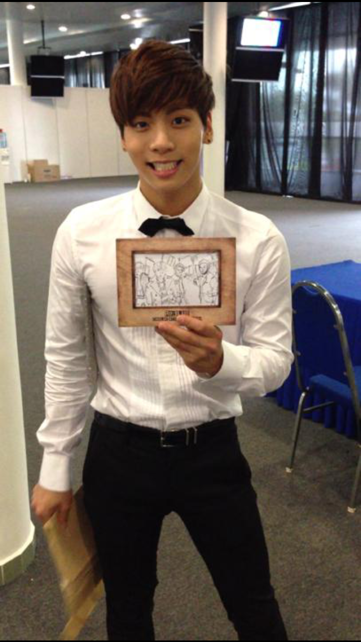 kpop destino: DONG LIM/ SHINee Y TWITTERS