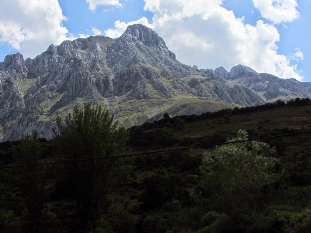 ¡Qué lejos está el suelo!: Pico Bodón (1952 m.)