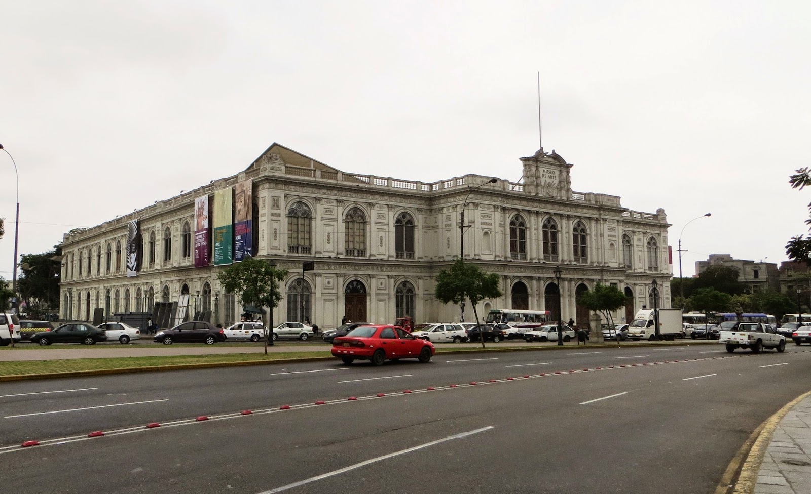 Fachadas y Casas: Fachada del Museo de Arte de Lima
