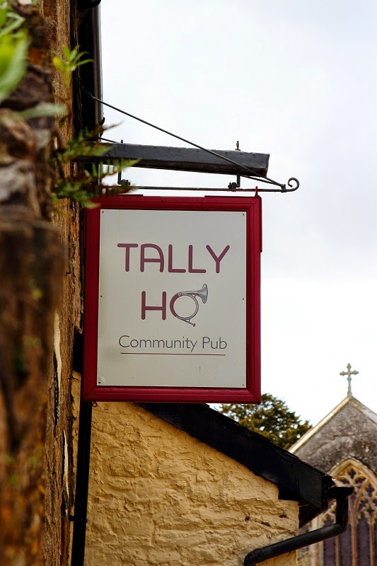 The Tally Ho Pub at Littlehempston