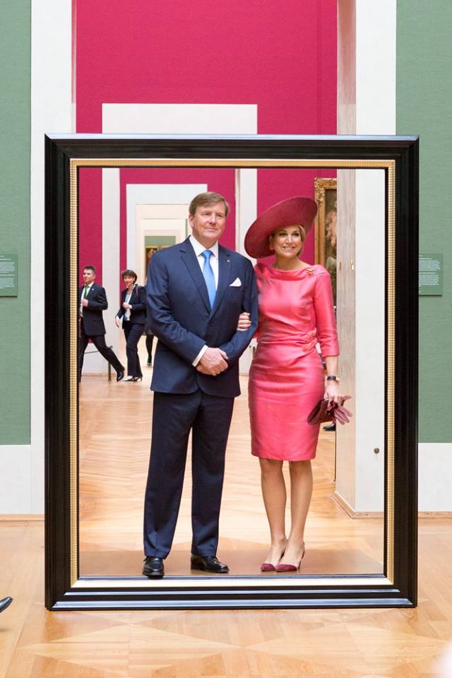 Queens of England: The Royal Wardrobe: bold and bright