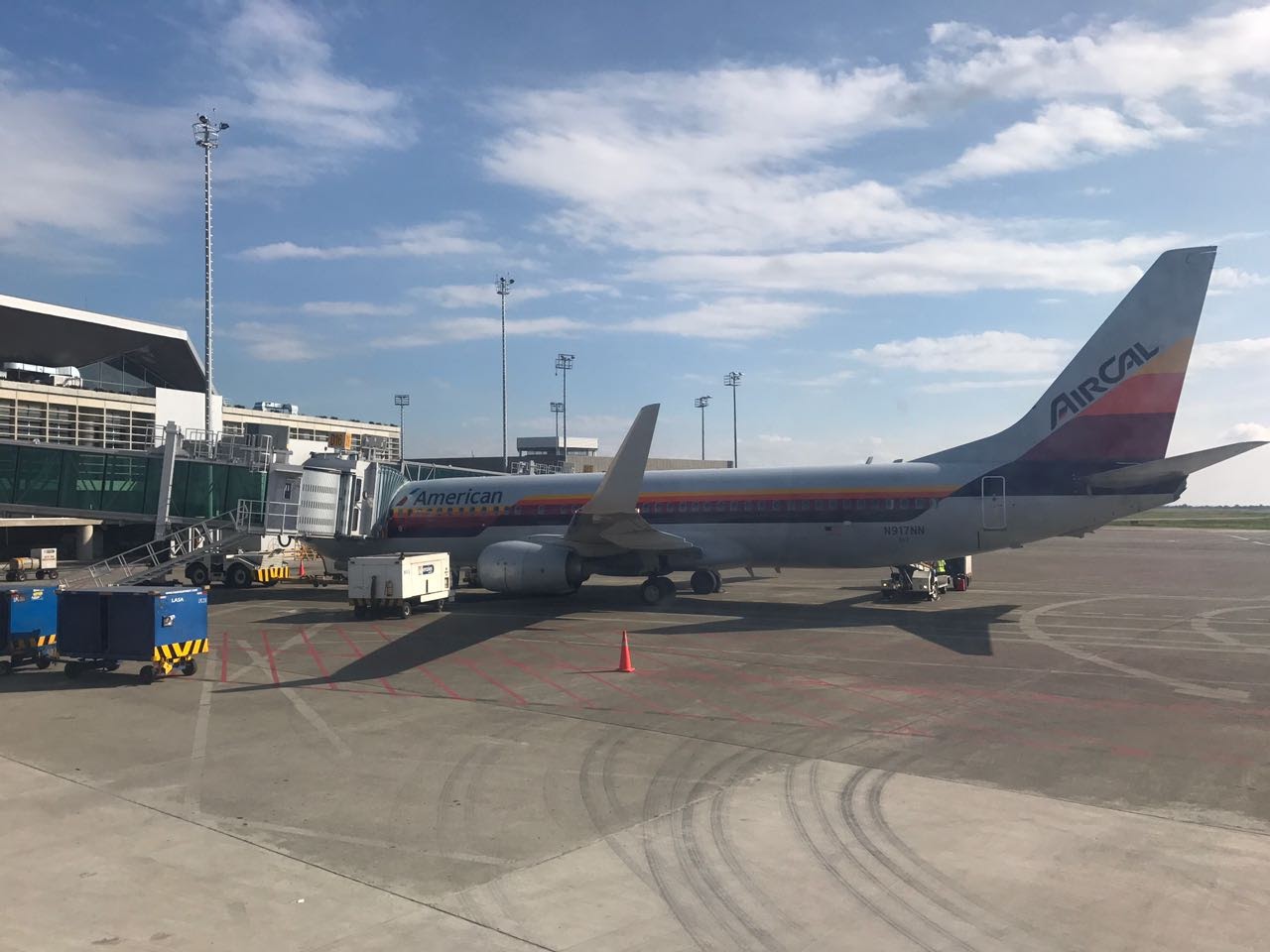 SPOTTING EN SKCL / CLO: BOEING 737-823 AMERICAN AIRLINES "AIRCAL" RETRO ...