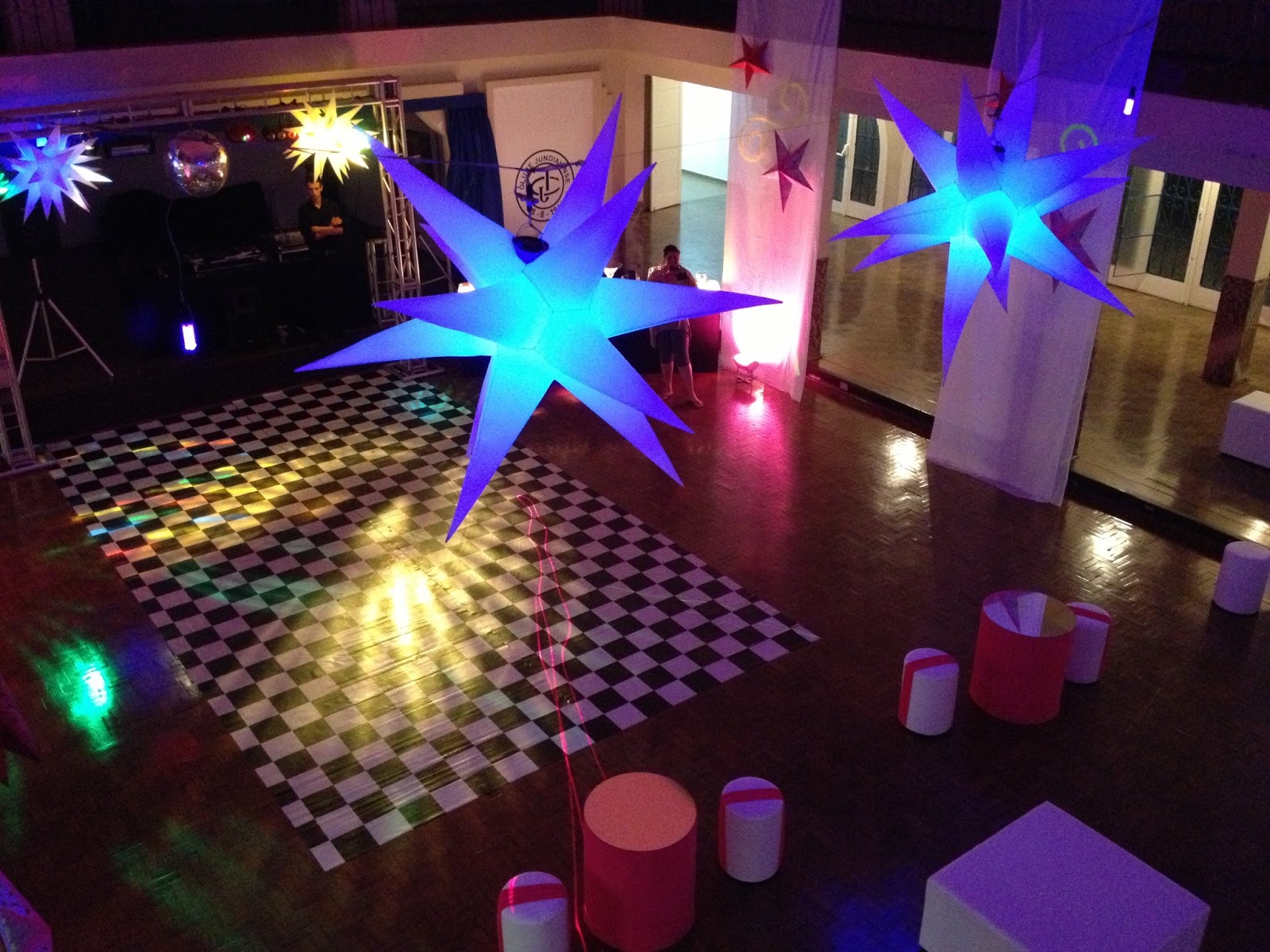 MOMBACH DECORAÇÃO DE EVENTOS: Aniversário de 15 anos- tema Balada