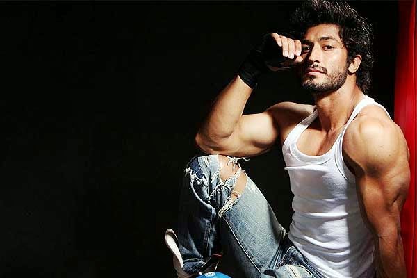 VIDYUT JAMWAL WALLPAPERS - Bollywood Movie Wallpaper, Indian TV Actor ...