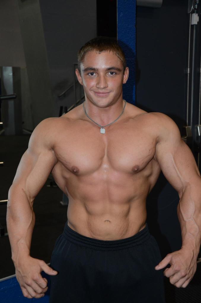 the beauty of male muscle: Brad