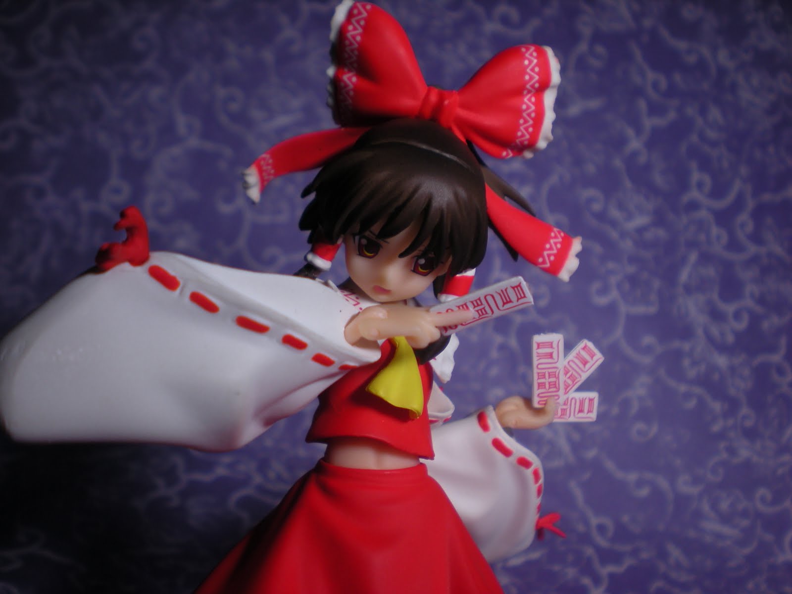 Review: [Max Factory] Figma #55 Reimu Hakurei | Night's Corner
