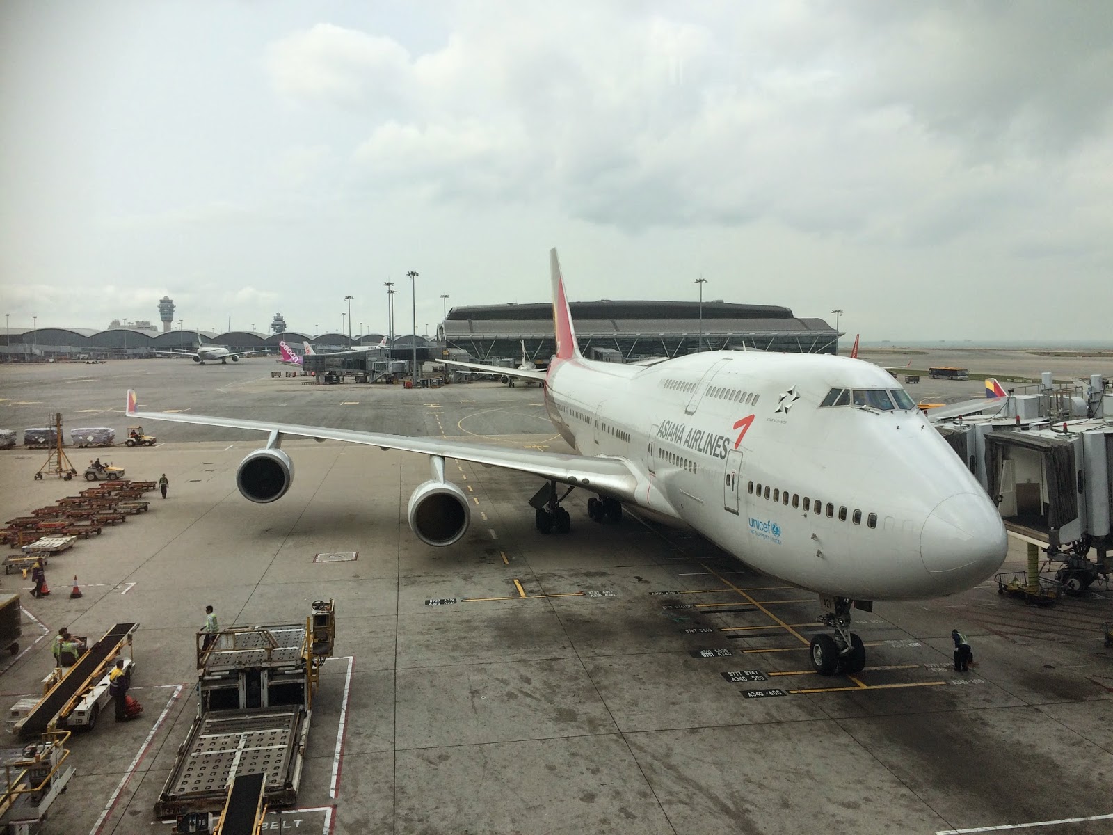Charles Ryan's Flying Adventure: Flying on Asiana's Boeing 747-400 ...
