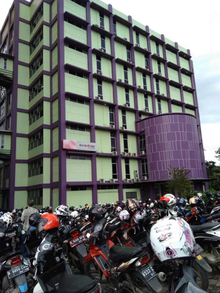 Kesan Berkuliah di Univ Gunadarma: Kesan Kuliah di Univ Gundar Karawaci