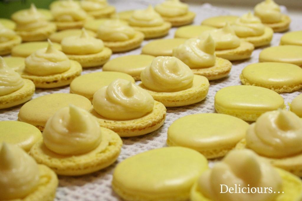 Deliciours...: Petite leçon de macarons – Lesson One – Macarons citron ...