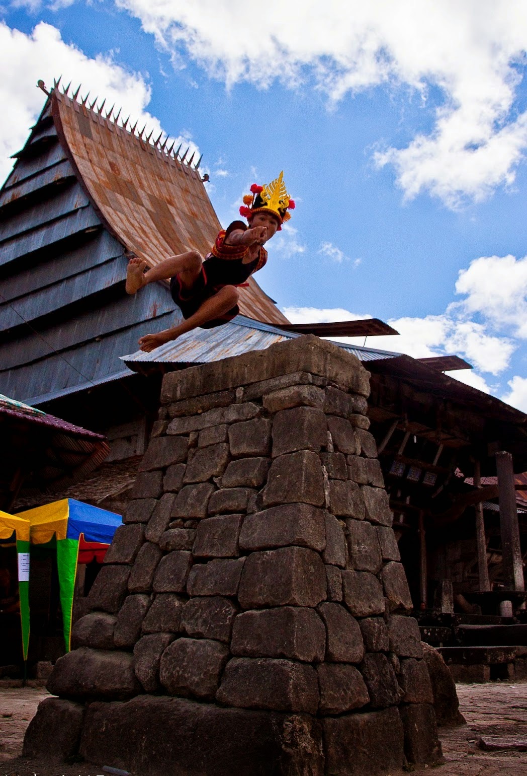 Tradisi Lompat Batu Nias, Satu Cara Untuk Menjadi Dewasa | HORIZON BUDAYA