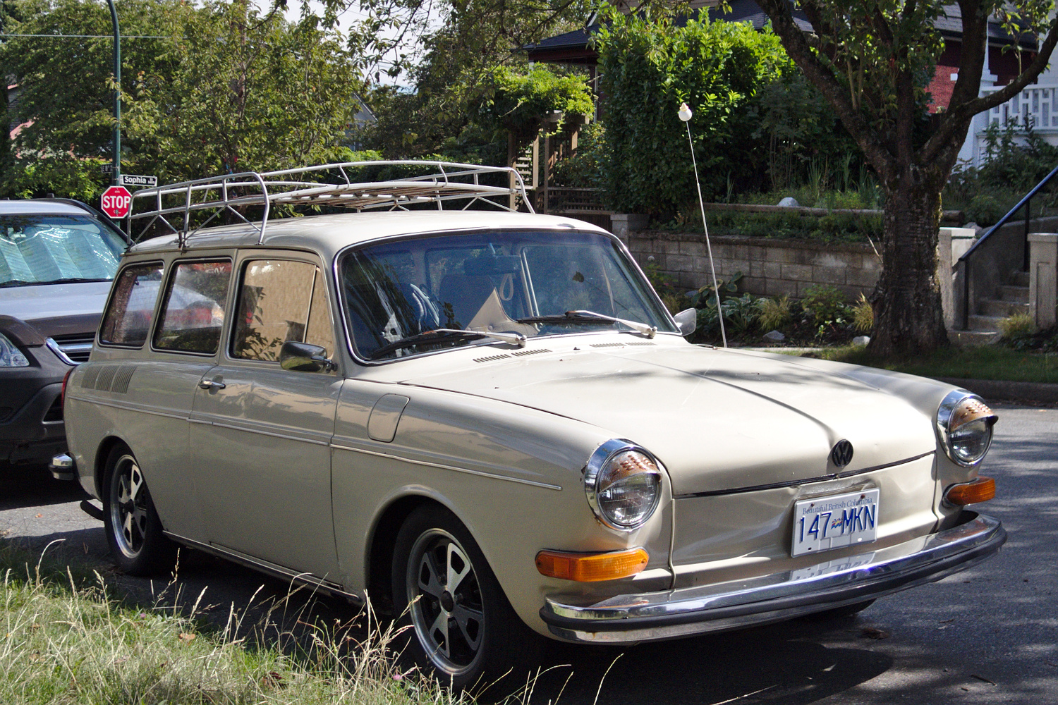 Old Parked Cars Vancouver: 1971 Volkswagen Squareback