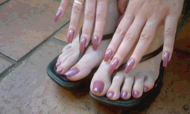 Beautiful Female Feet: crispy aunt feet