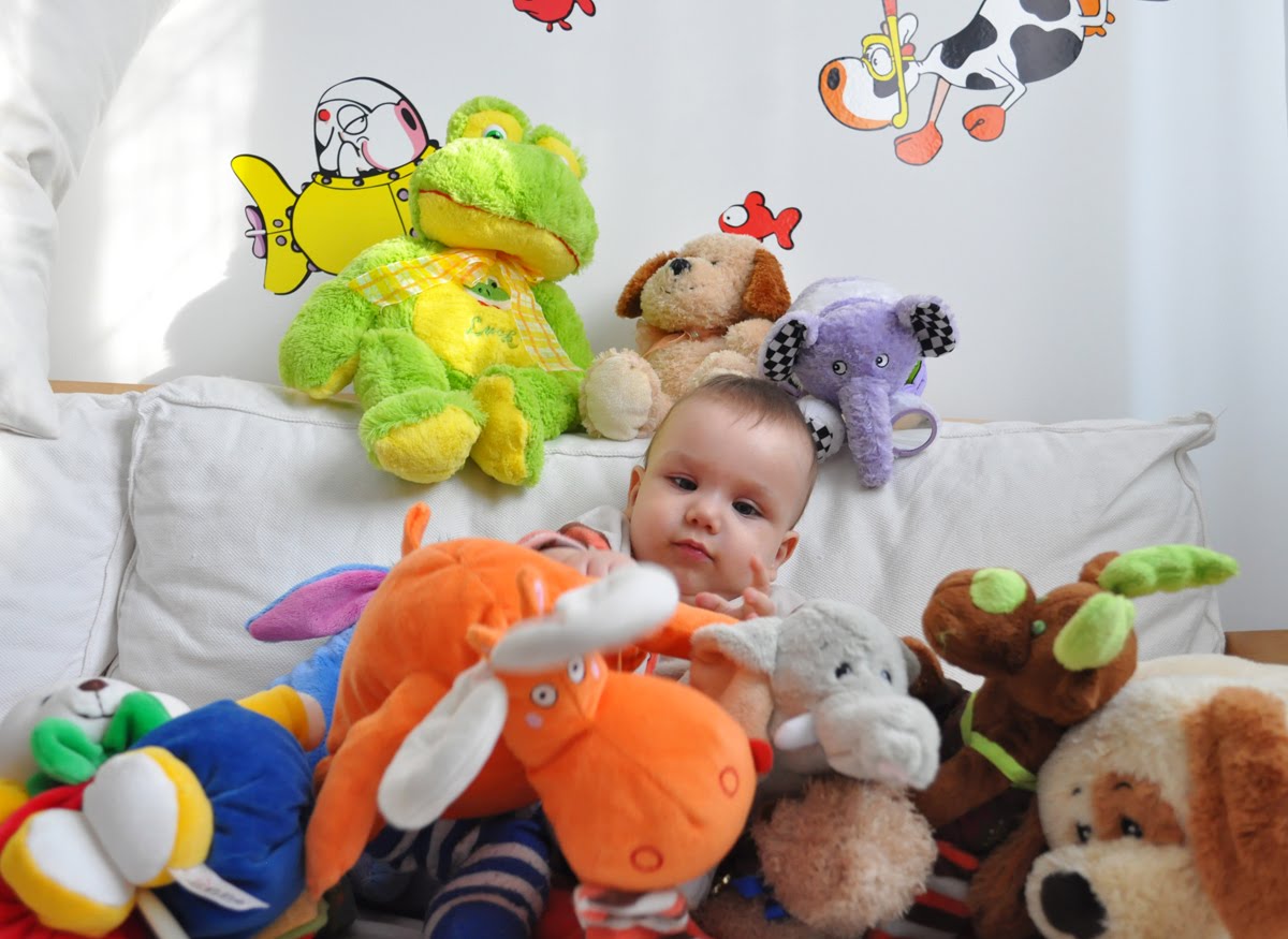 Every now and then: Bebe strumf, 8 luni