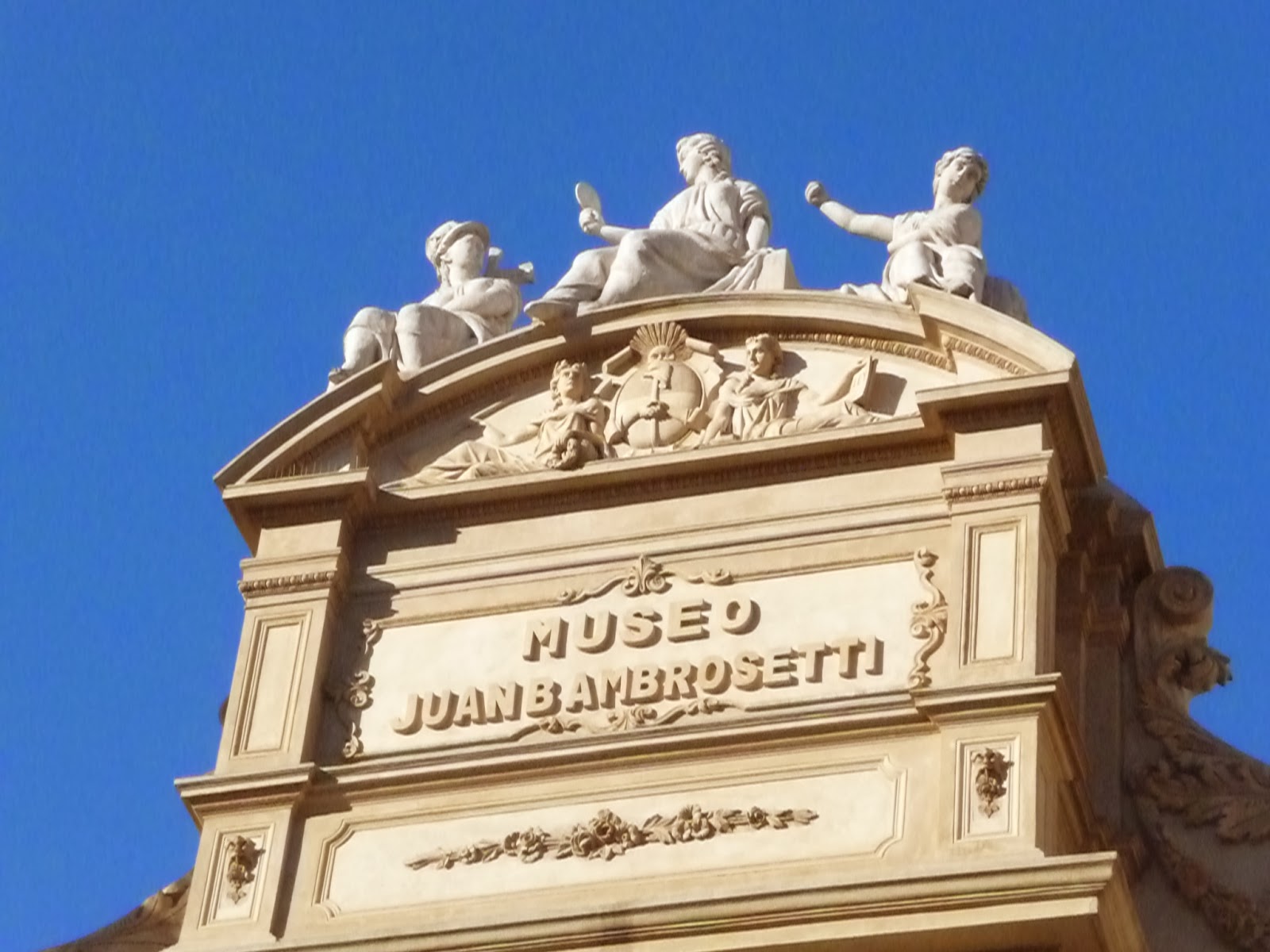 Heráldica en la Argentina: Escudo Nacional en el Museo Ambrosetti
