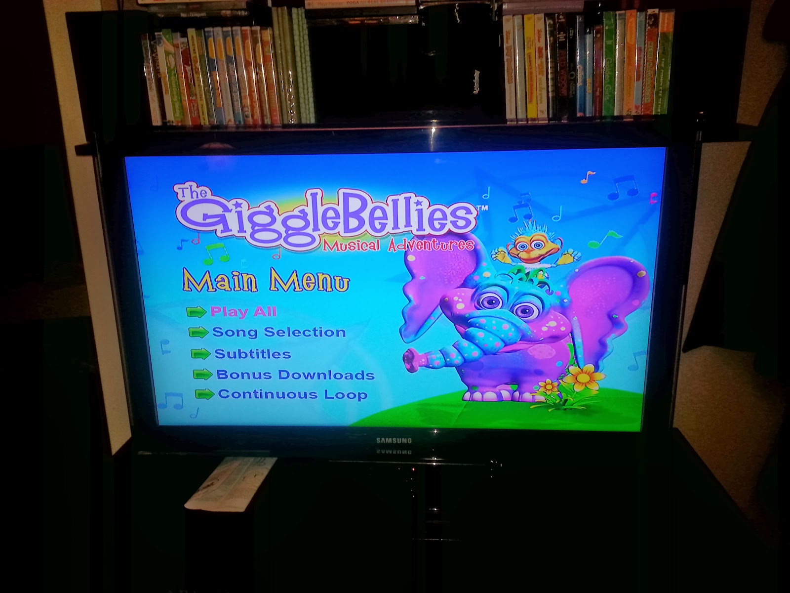 Little Ones Wiggle and Giggle with The GiggleBellies Ultimate Fan Pack ...