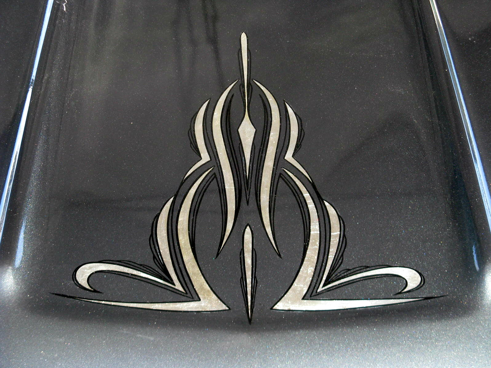 Pinstripe Chris: Silver Leaf & Pinstripes on a 62 Impala