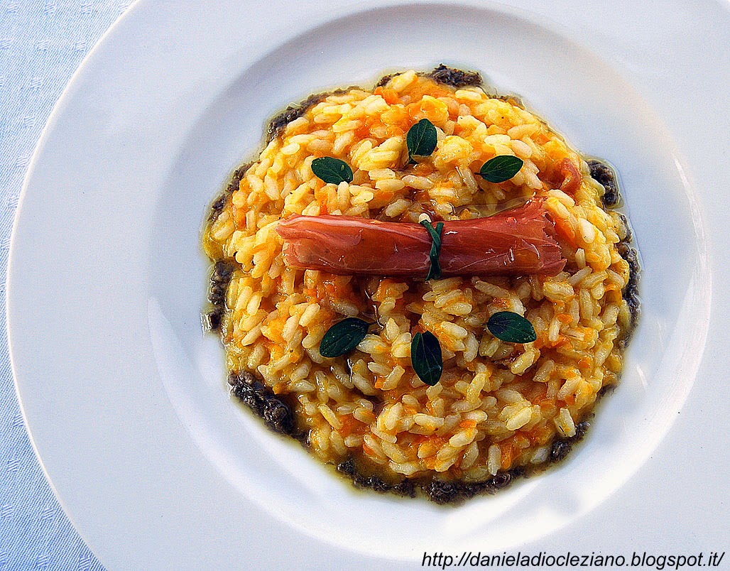 Risotto alle carote con involtino di prosciutto e pesto di capperi e ...