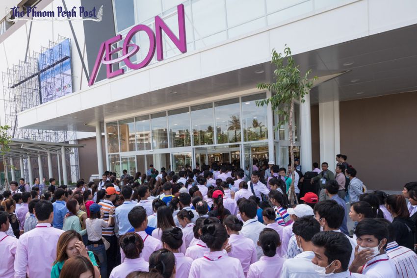 សាហាវណាស់ជួយស៊ែរបន្ទាន់!!! នេះជារឿងពិតដែលបងប្រុសម្នាក់ជួបផ្ទាល់នៅផ្សារ ...