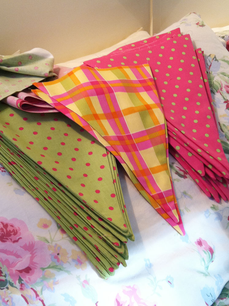 Amongst The Oaks: Bunting Tutorial