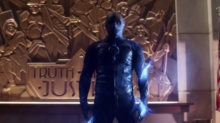 Barry(Grant Gustin), who had gone to visit his father ,returns with him ...