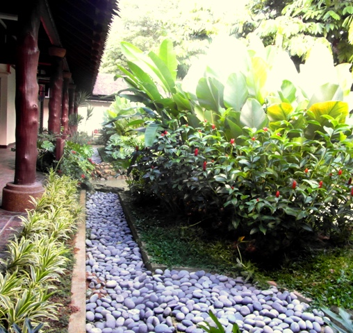 MPV LANDSKAP DAN NURSERI: FUNGSI BATU DALAM TAMAN