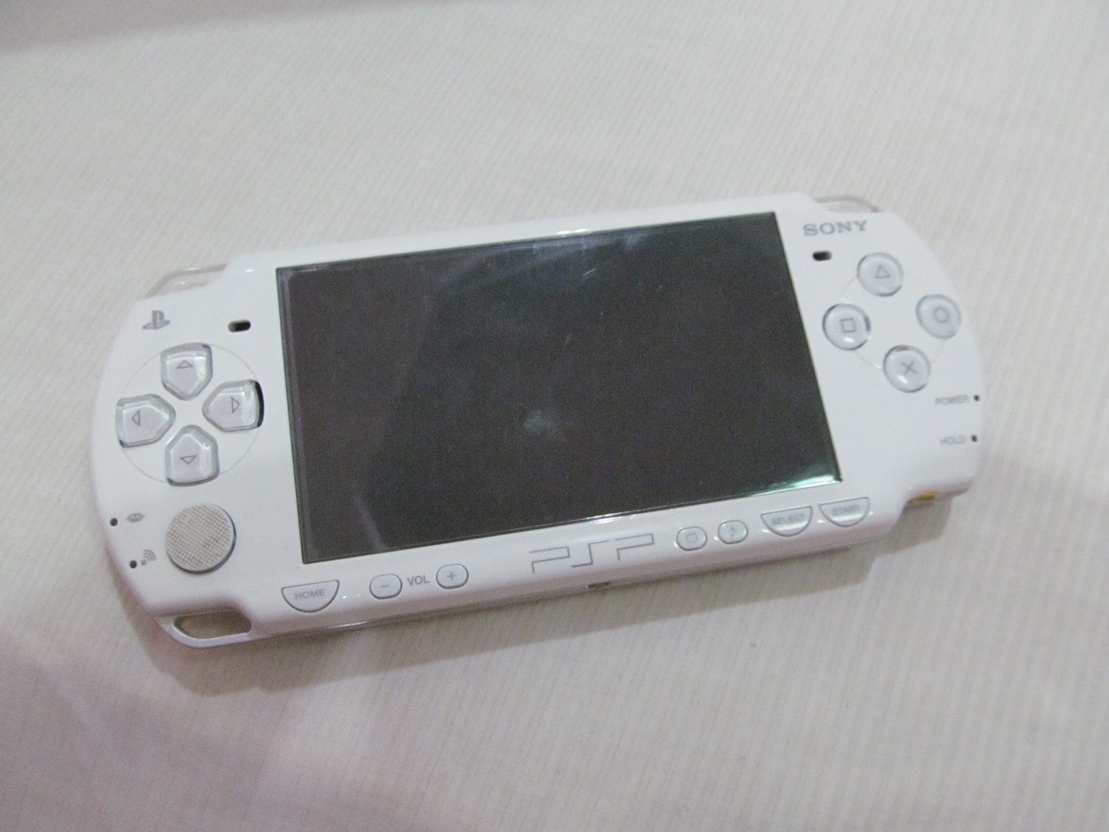 PSP 2000 SLIM WHITE [SU] ~ Perfectly Outshine