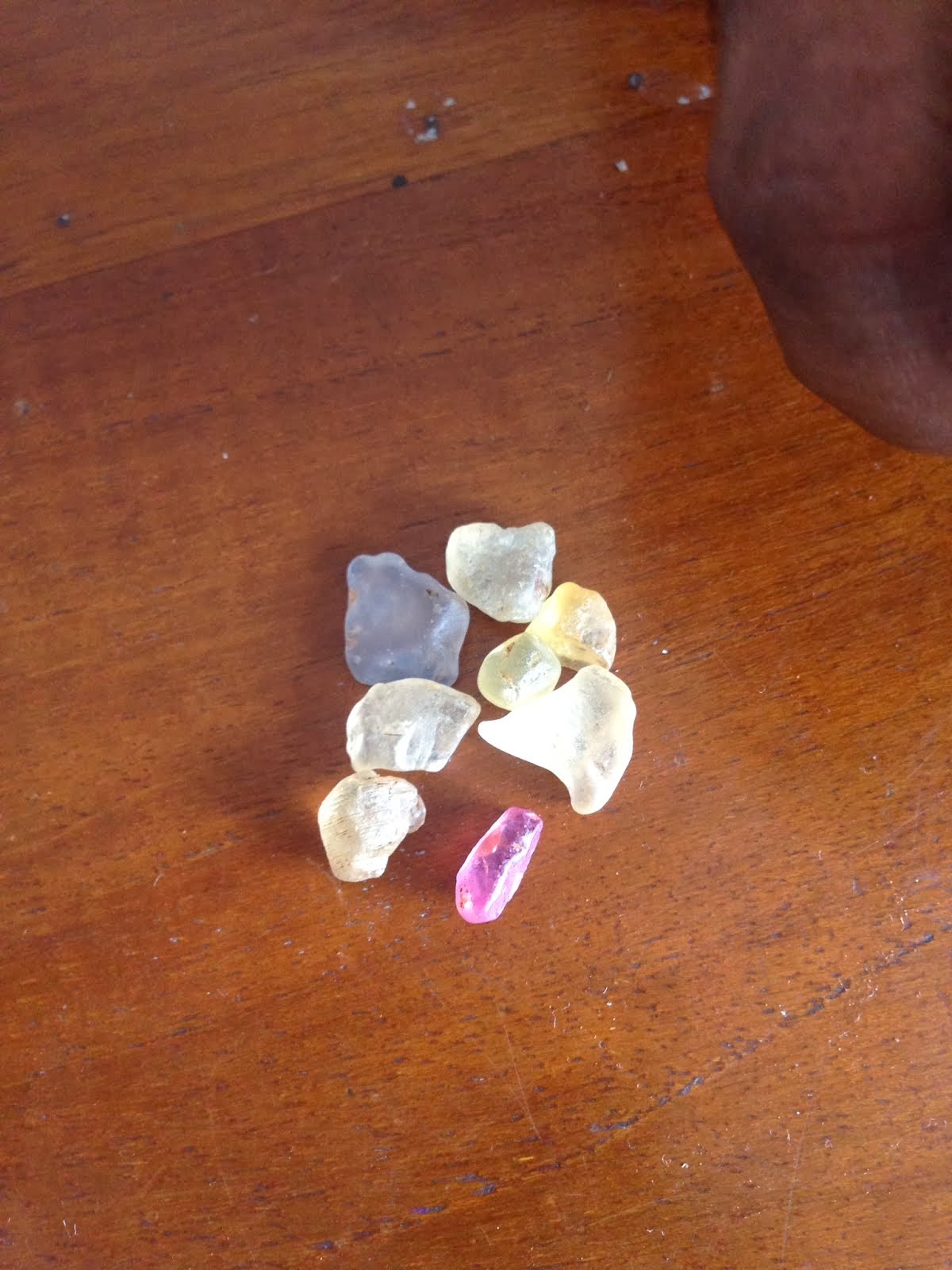 ASHKAR GEMS: Sri lankan "Geuda". 97pcs mix sapphire