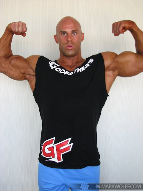 Muscle Man Hideaway: BodyBuilder - Peter Latz