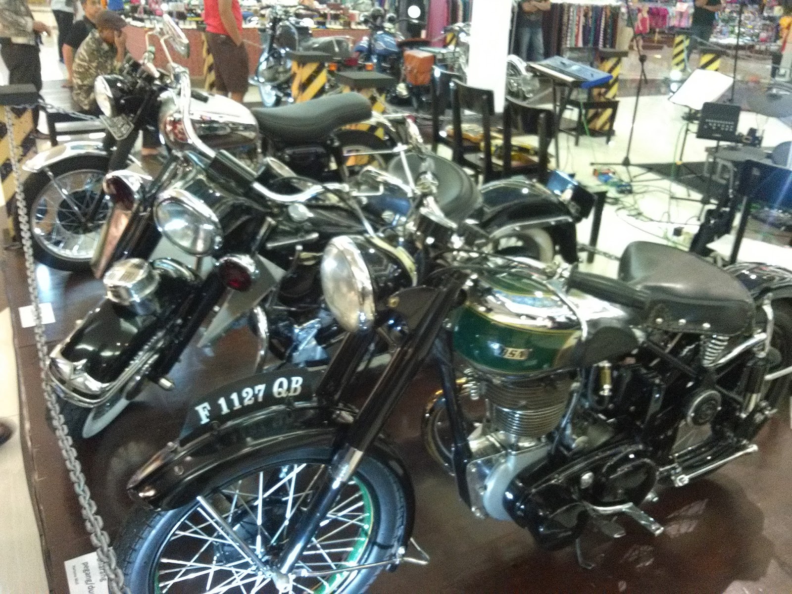 Motor Tua Antik, dan Berkarat: “STORIES FROM THE ROAD” CLASSIC ...