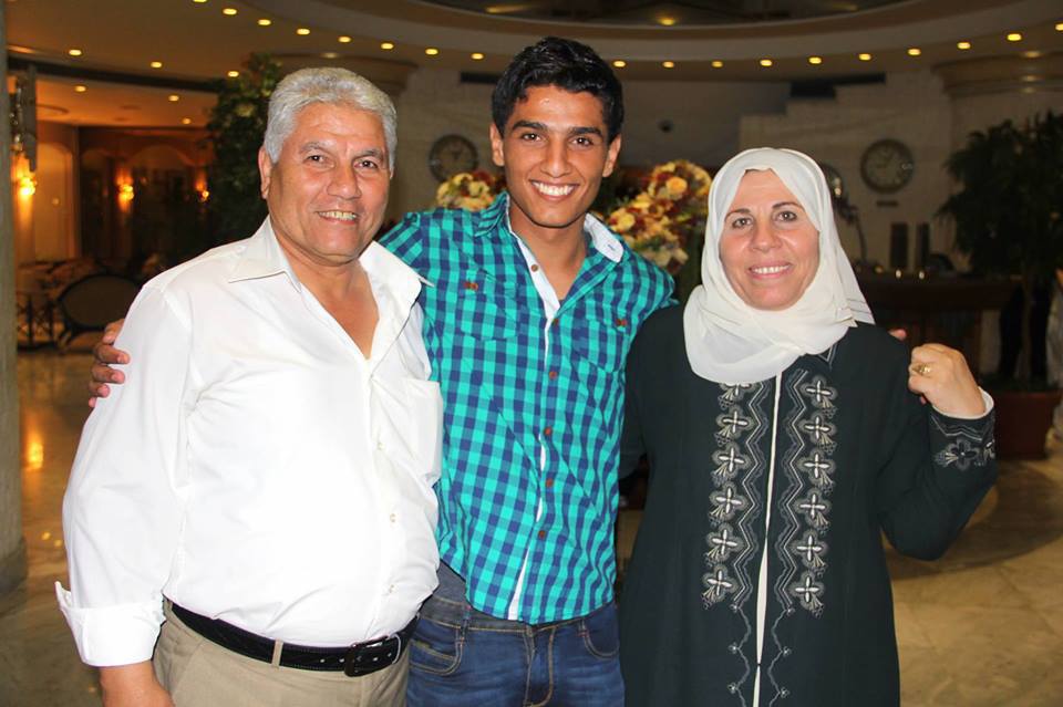 Video: Arab Idol Mohammad Assaf Sings For #Egypt At The Airport ~ Hot ...