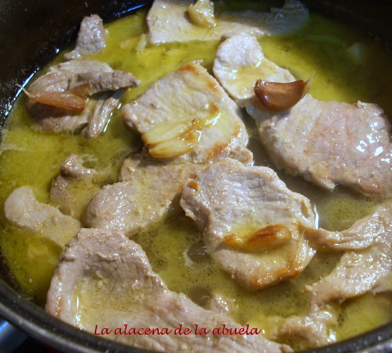 La alacena de la abuela Carmen: FILETES DE CERDO EN SALSA DE VINO BLANCO