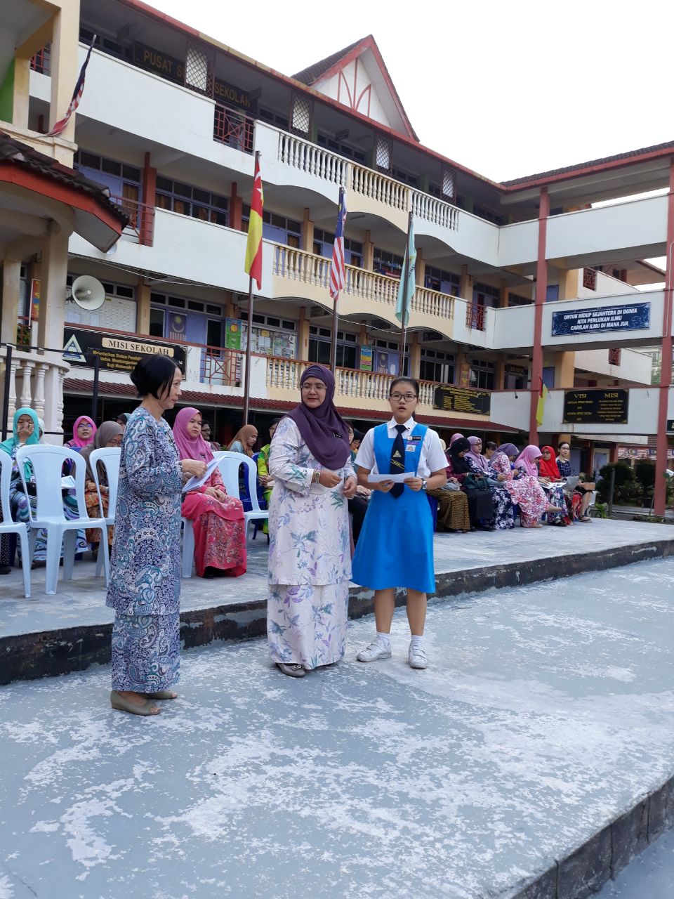 PUSAT SUMBER SMKBSD1: PERTANDINGAN KEBERSIHAN DAN KECERIAAN KELAS