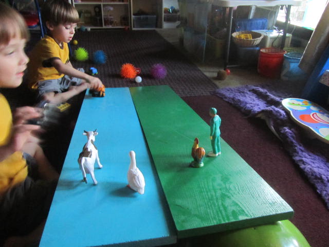 Homeschool and Light Tables: The Amazing Eebee