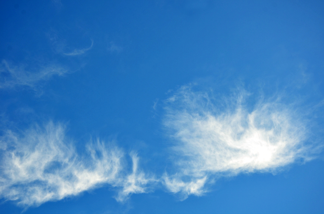 Ja, jag säger då det!: ♫ Små lätta moln ... ♪♫