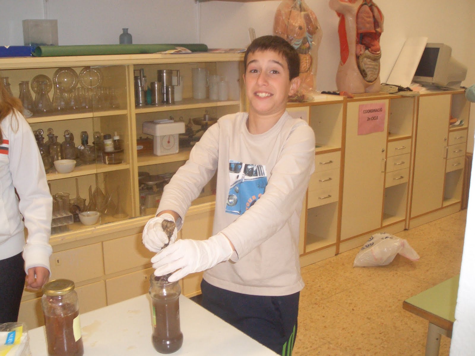 SCIENCE FOR CURIOUS STUDENTS: DISSOLVING CHICKEN BONES IN COKE AND VINEGAR