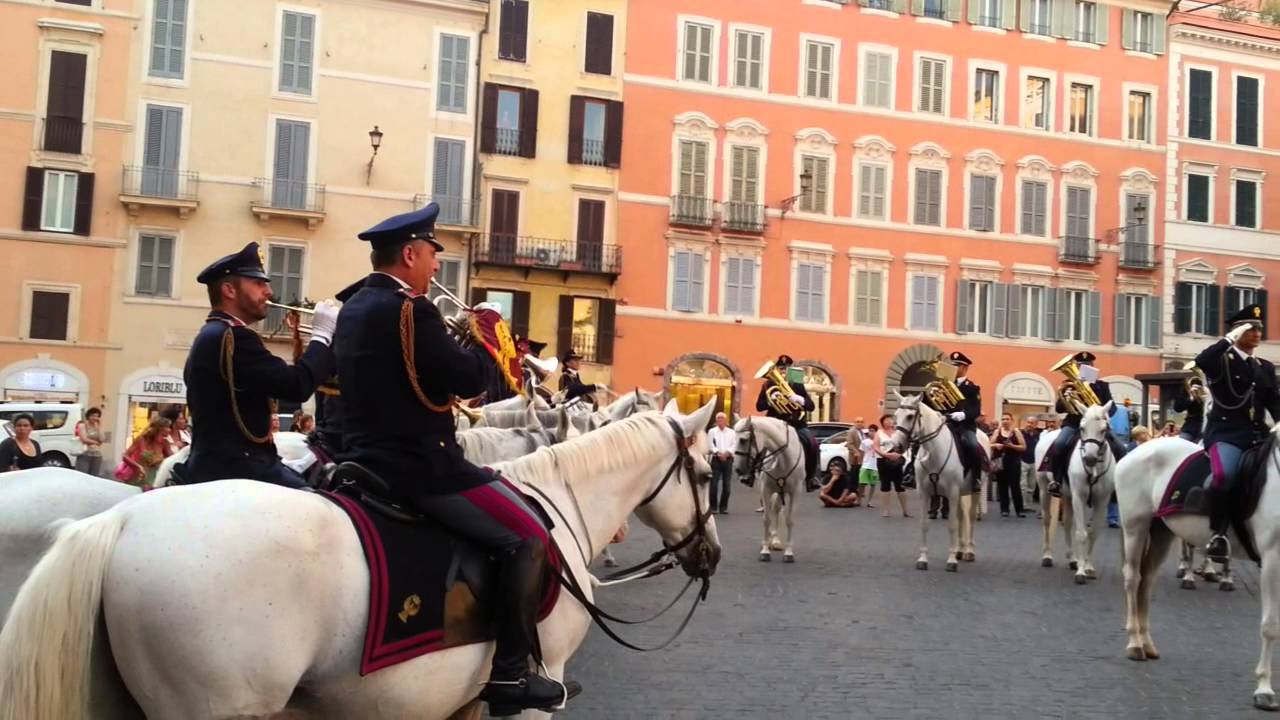 Half Windsor Full Throttle: Stylish Italian Police Uniforms - Carabinieri