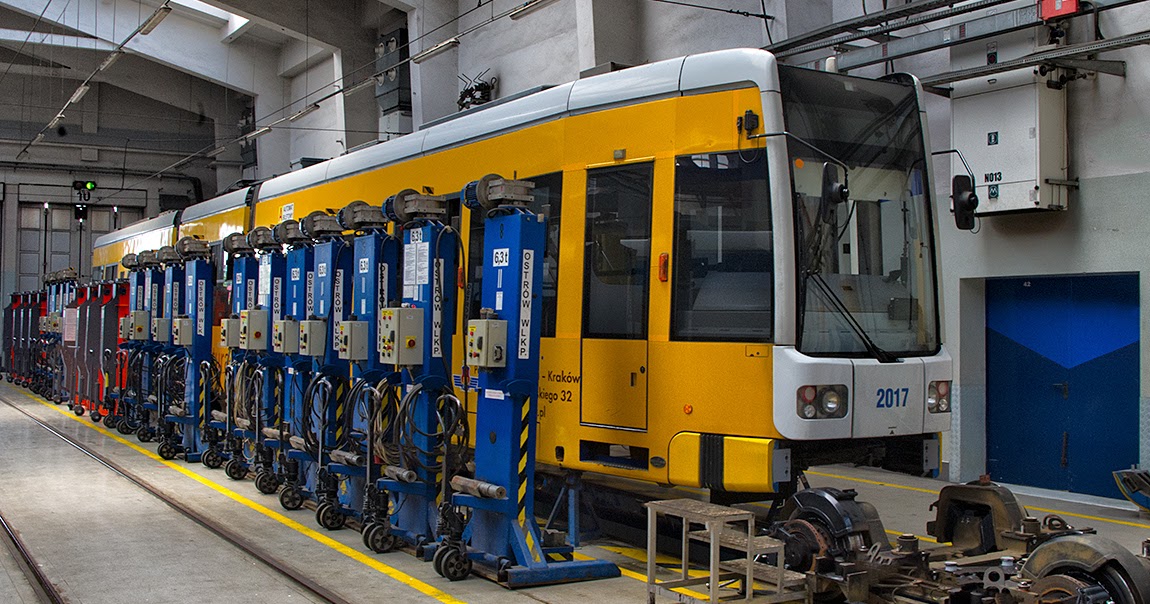 LOCOZOOM: Bombardier Flexity Classic NGT6 under repair #2
