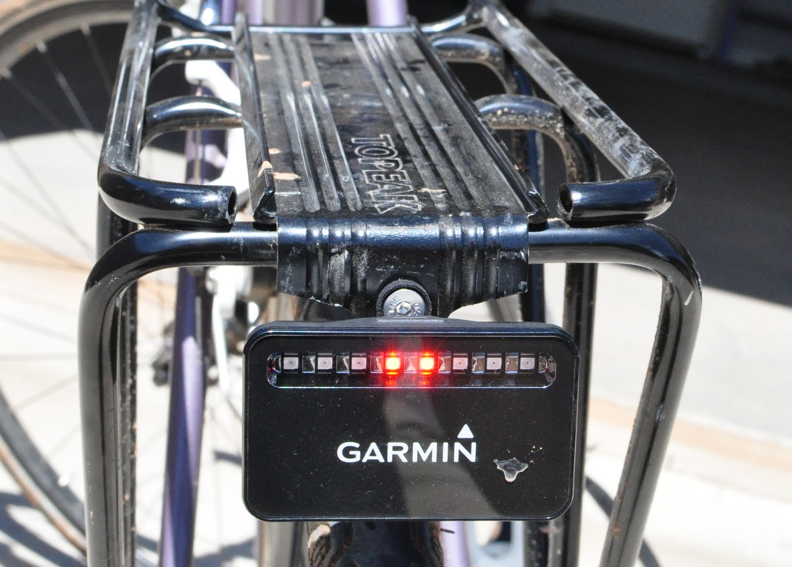 Quentin’s Bike Stuff: Garmin Varia mount for Topeak racks