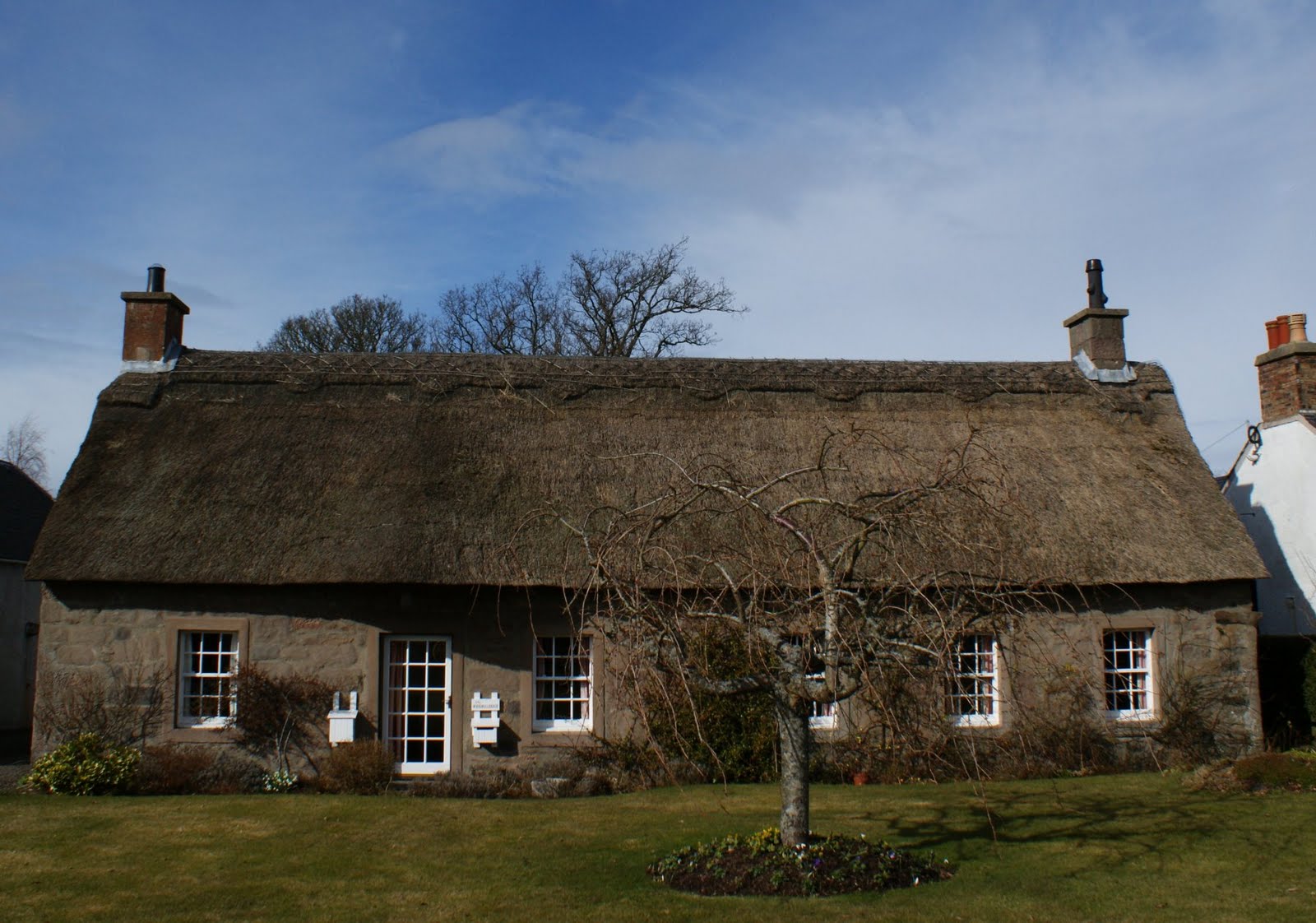 Tour Scotland: Tour Scotland Photograph Thatched Cottage Perthshire ...