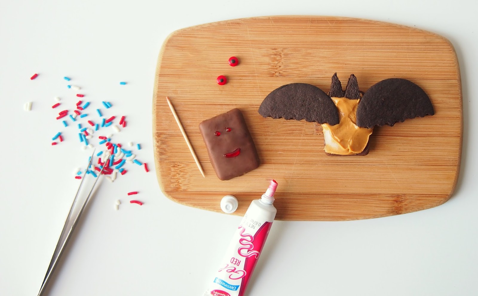 The Tiny Funnel: Graham cracker BATS!