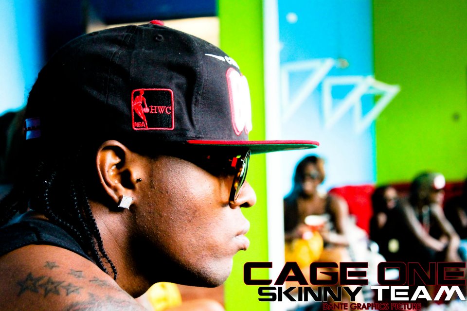 Cage One está de volta com performance semelhante a um imperador.