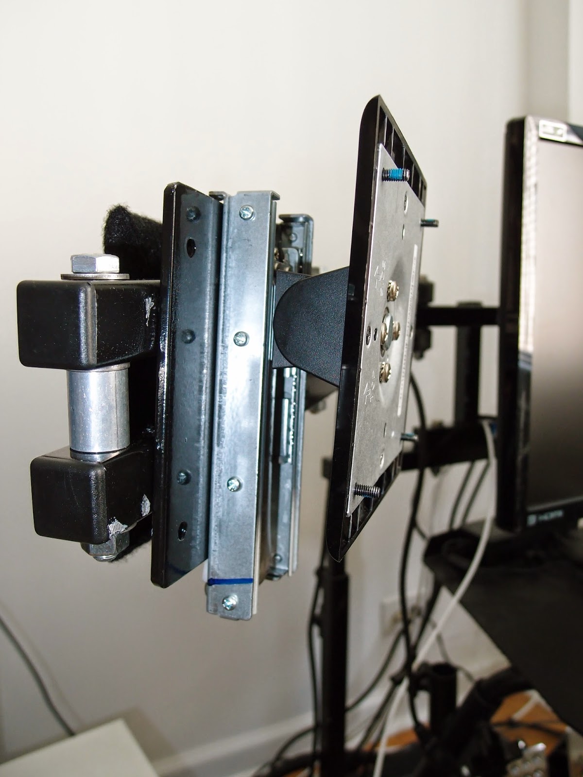 MockRacer: Better Way To Mount Monitors