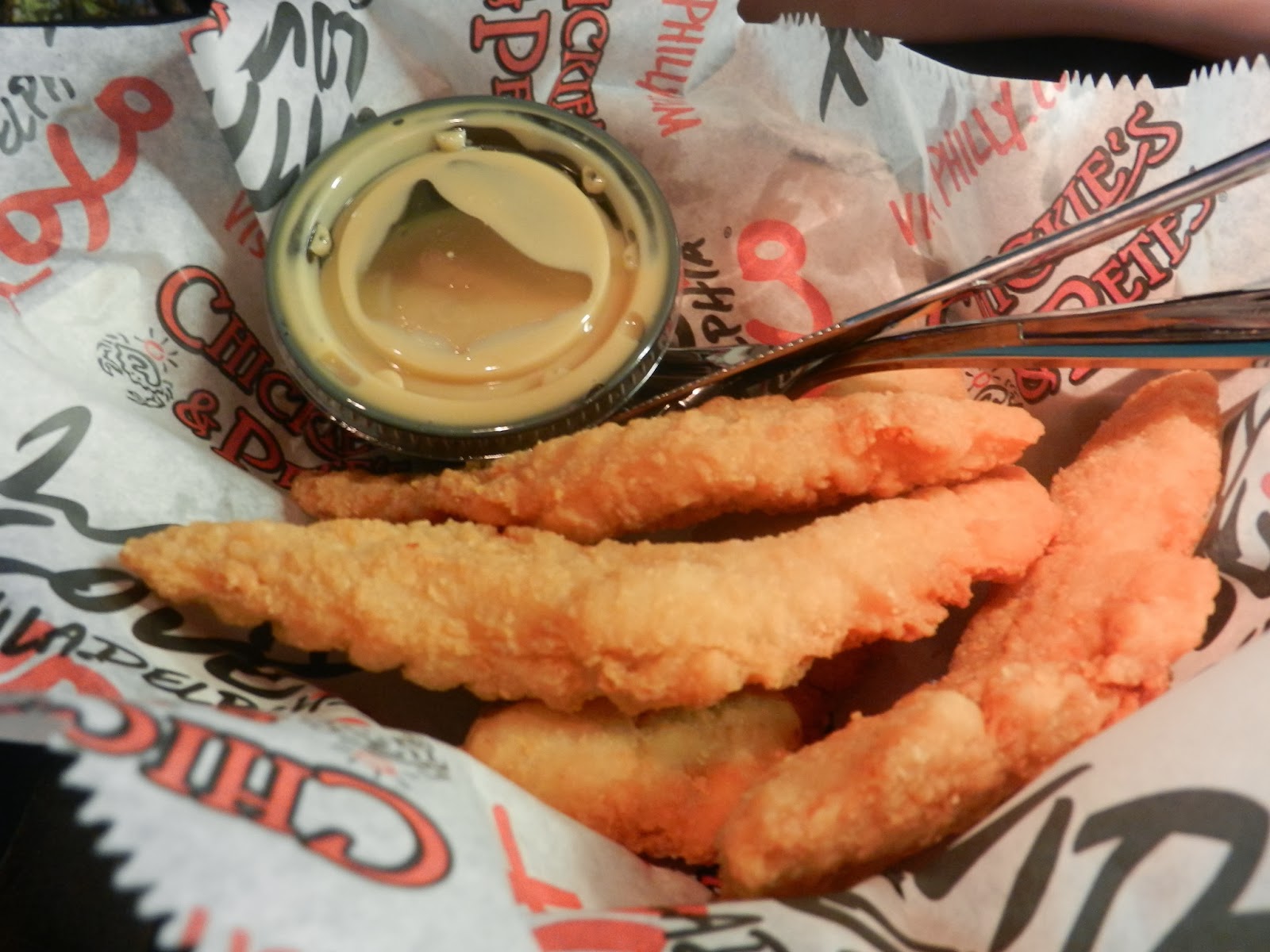 Belly of the Pig: Chickie's and Pete's: Airport Review