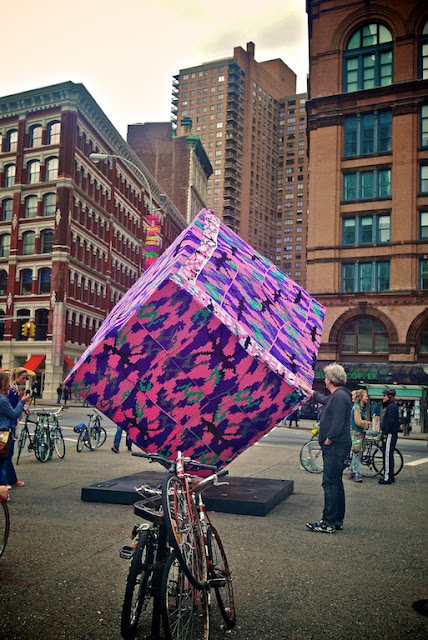 EV Grieve: Yarn-hater de-yarns the Astor Place cube